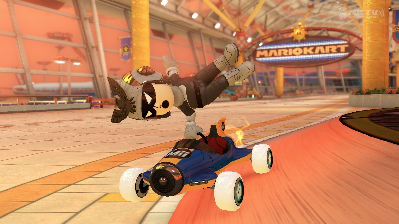 Black,Grey and White Captain Falcon Mii-Outfit [Mario Kart 8] [Mods]