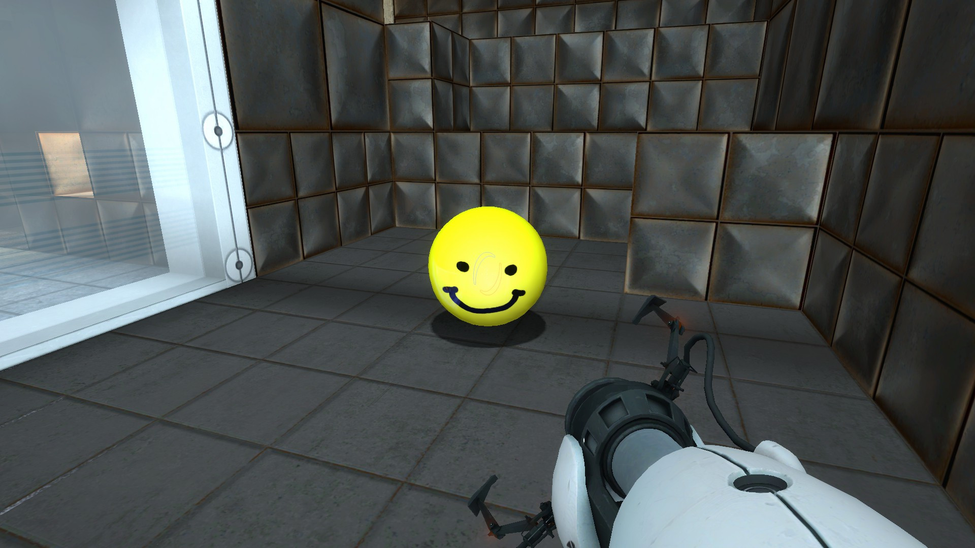 Smiley Ball over Companion Sphere [Portal] [Mods]