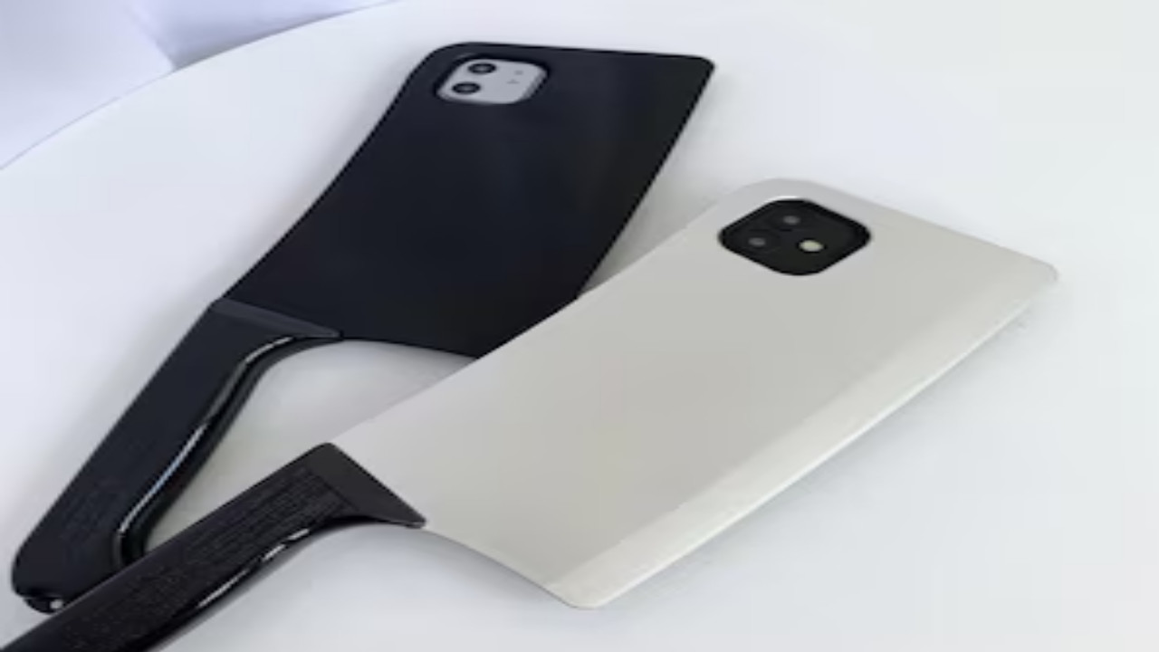 Scout's Precious Cleaver Iphone Case Mod for Team Fortress 2 | TF2 Mods