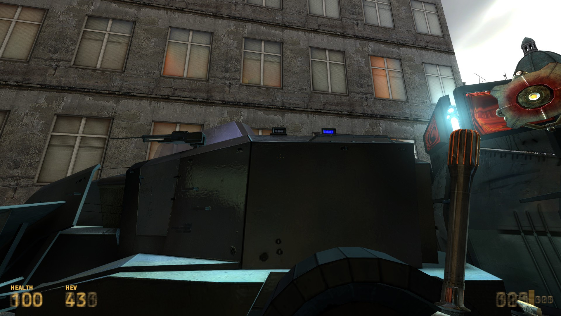 Improved APC with animated flashing lights Mod for Half-Life 2 | HL2 Mods